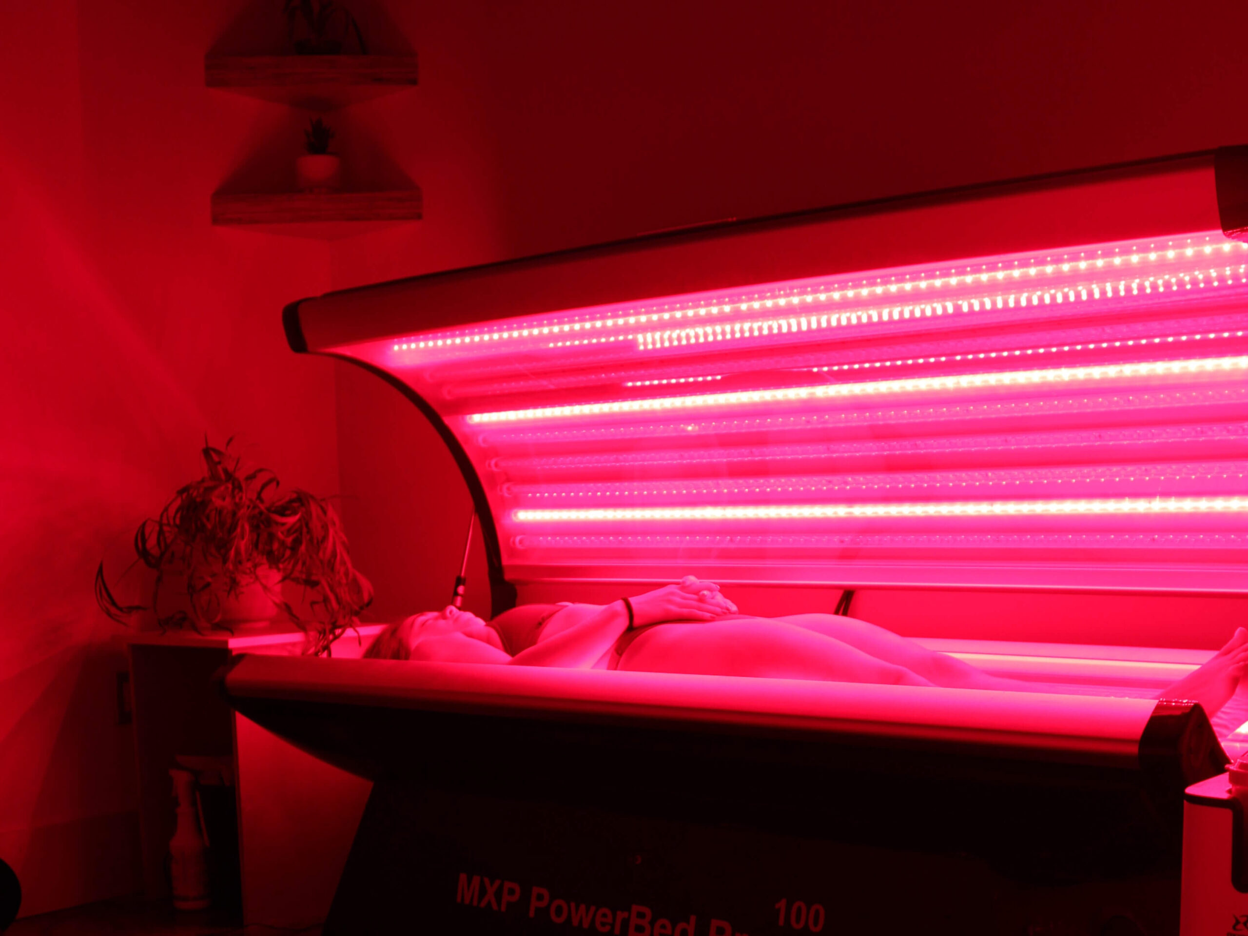 How Compression and Red Light Therapy Boost Circulation for Detox